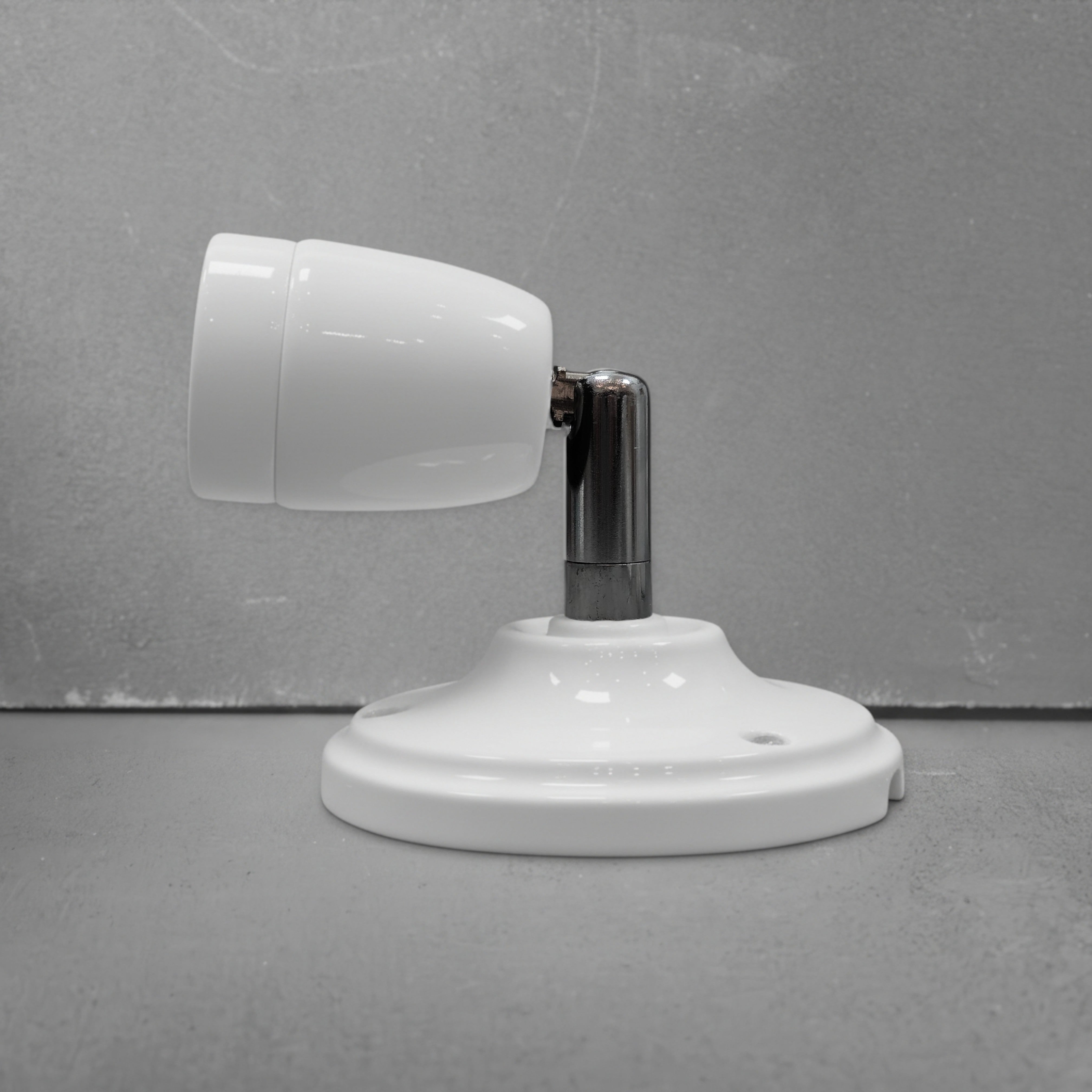 White Ceramic Wall Mount E27 Lamp Holder - Adjustable – Olde Worlde